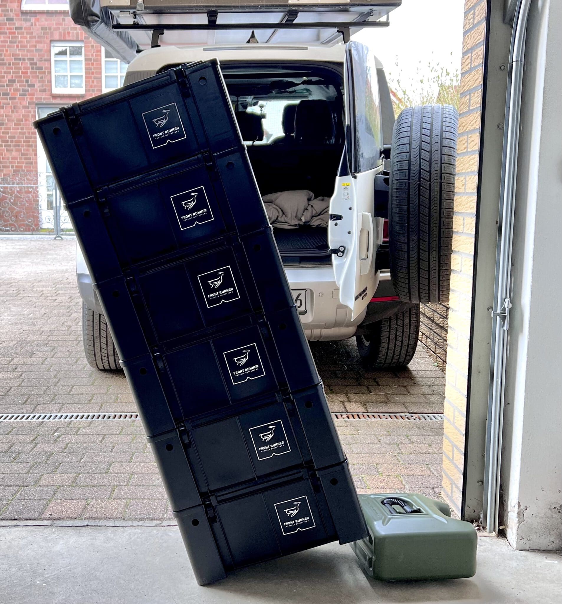 Transport boxes for van, motorhome and off-road vehicles - Pixelfriedhof